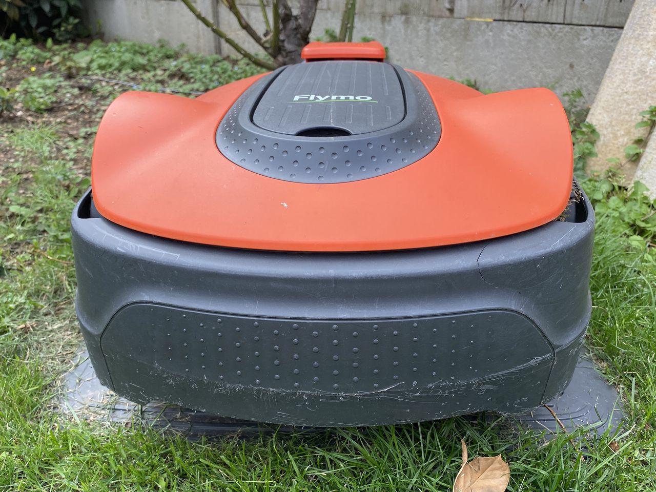 Flymo EasiLife 200 robotic lawn mower review | Real Homes