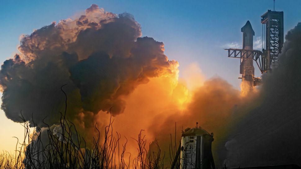 Risks with current Artemis 3 moon landing plan 'may be too high,' NASA safety group says | Space