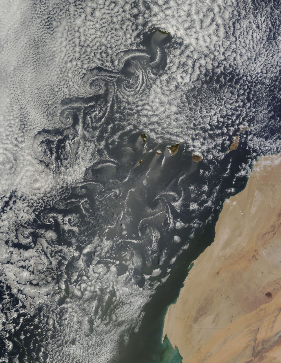 Stunning cloud vortices swirl off 6 different Atlantic islands — Earth ...