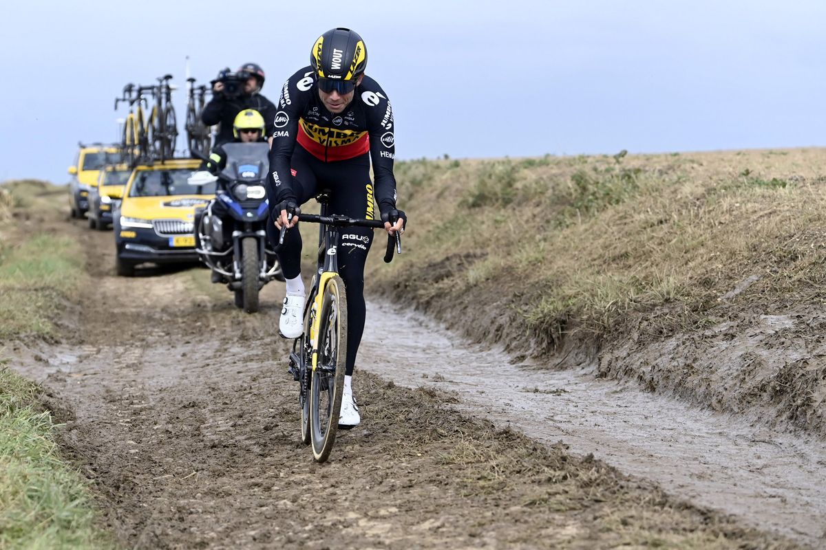 Muddy Paris-Roubaix cobbles get preview by contenders - Gallery ...