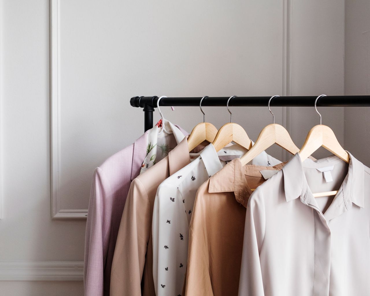 How to organize clothes without a dresser: 8 expert tricks | Homes and ...