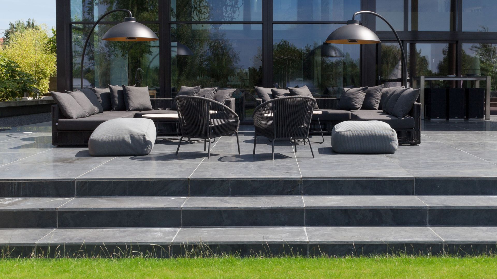 Raised patio ideas to take your garden to another level | Homebuilding