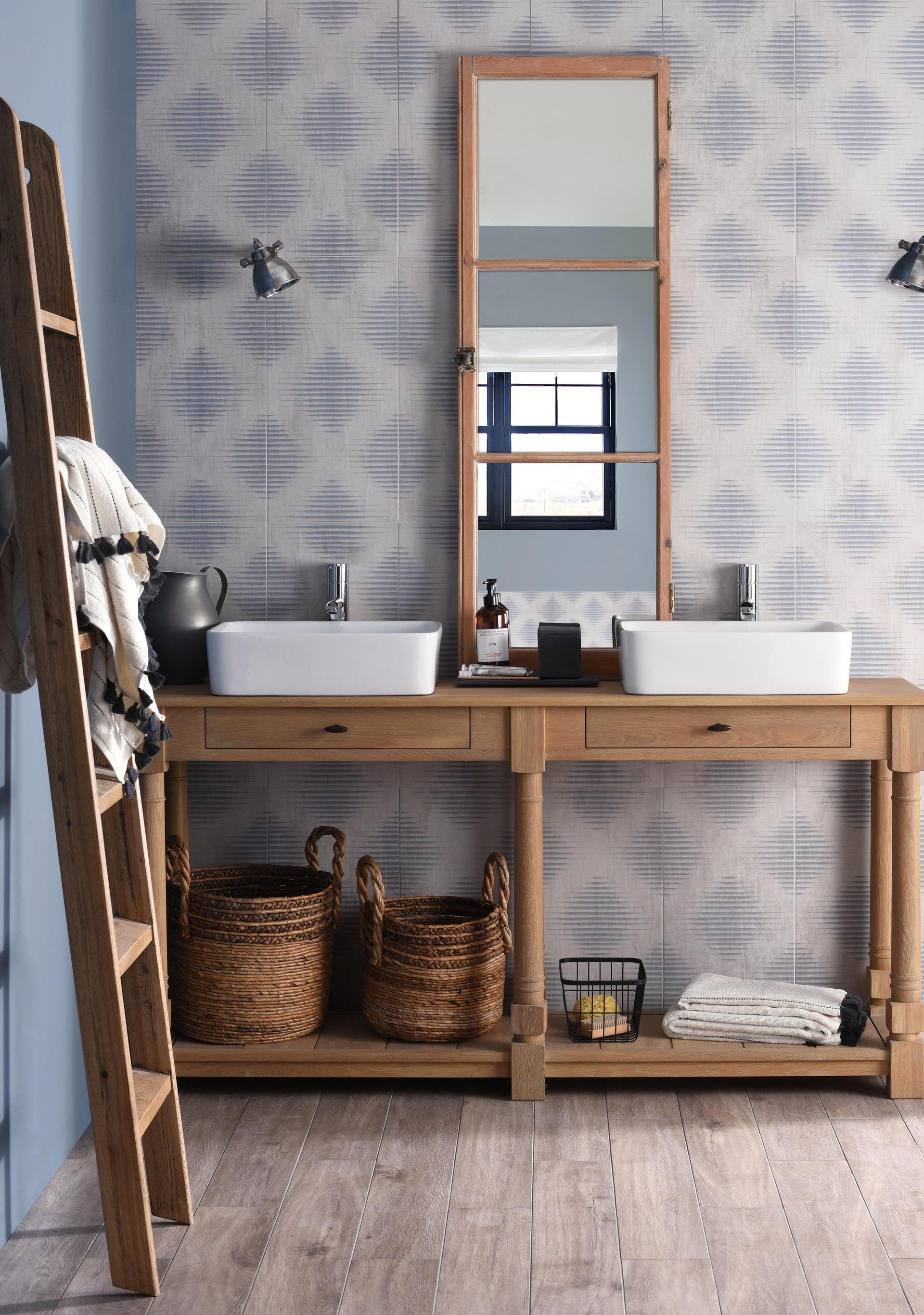 23 small bathroom tile ideas that make a splash in a tiny space | Real ...