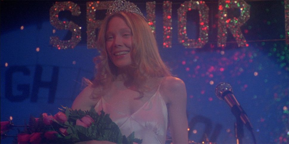 Adapting Stephen Kings Carrie Is The 1976 Horror Movie Still Queen Of 3231
