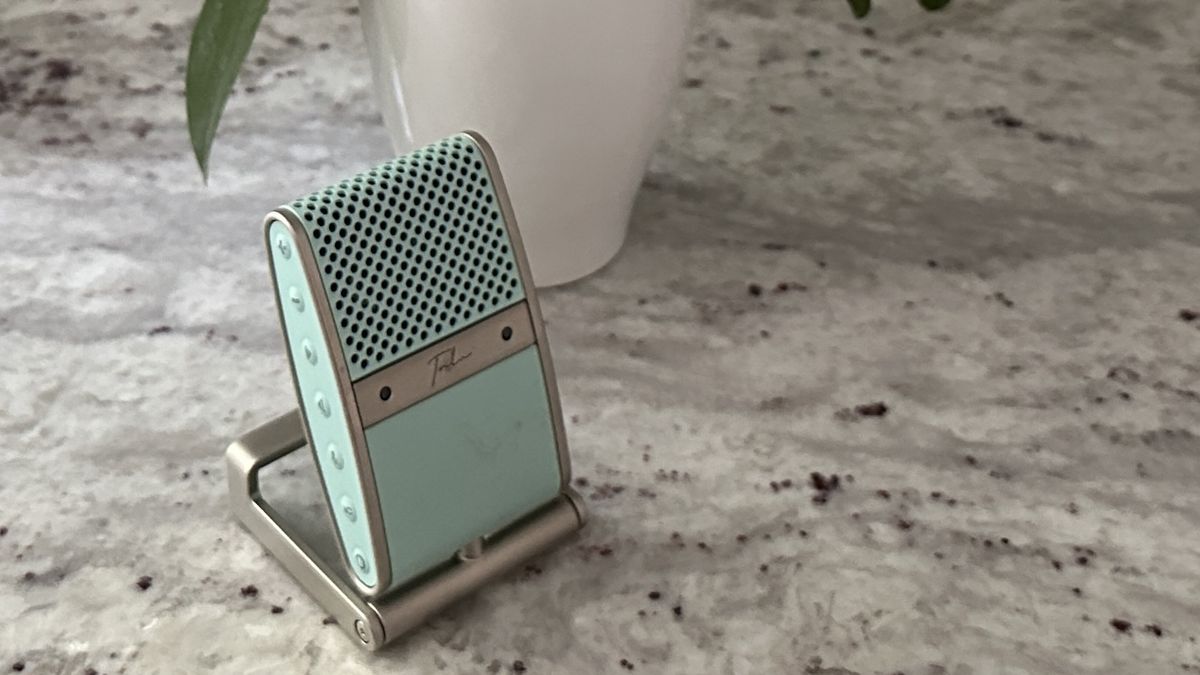 I work and travel constantly—these are the best Apple travel gadgets ...