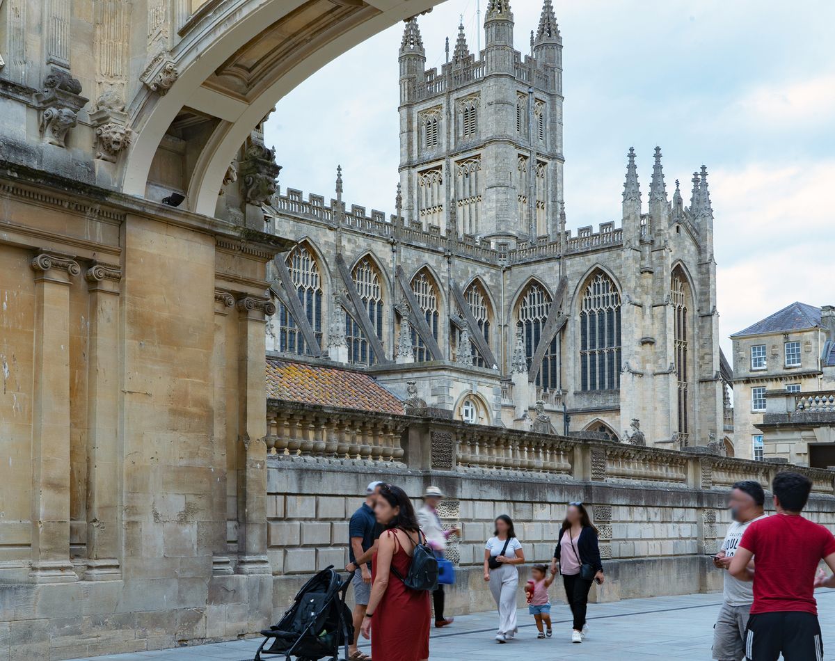 Street photography: how to remove distracting elements with long ...