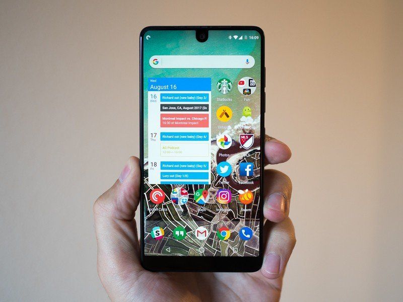 Essential Phone review: One (big) step away from the flagship ...