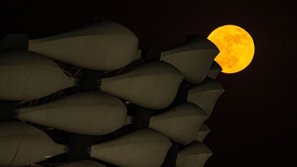 Full Buck Moon, 1st supermoon of the year, thrills skywatchers (photos ...