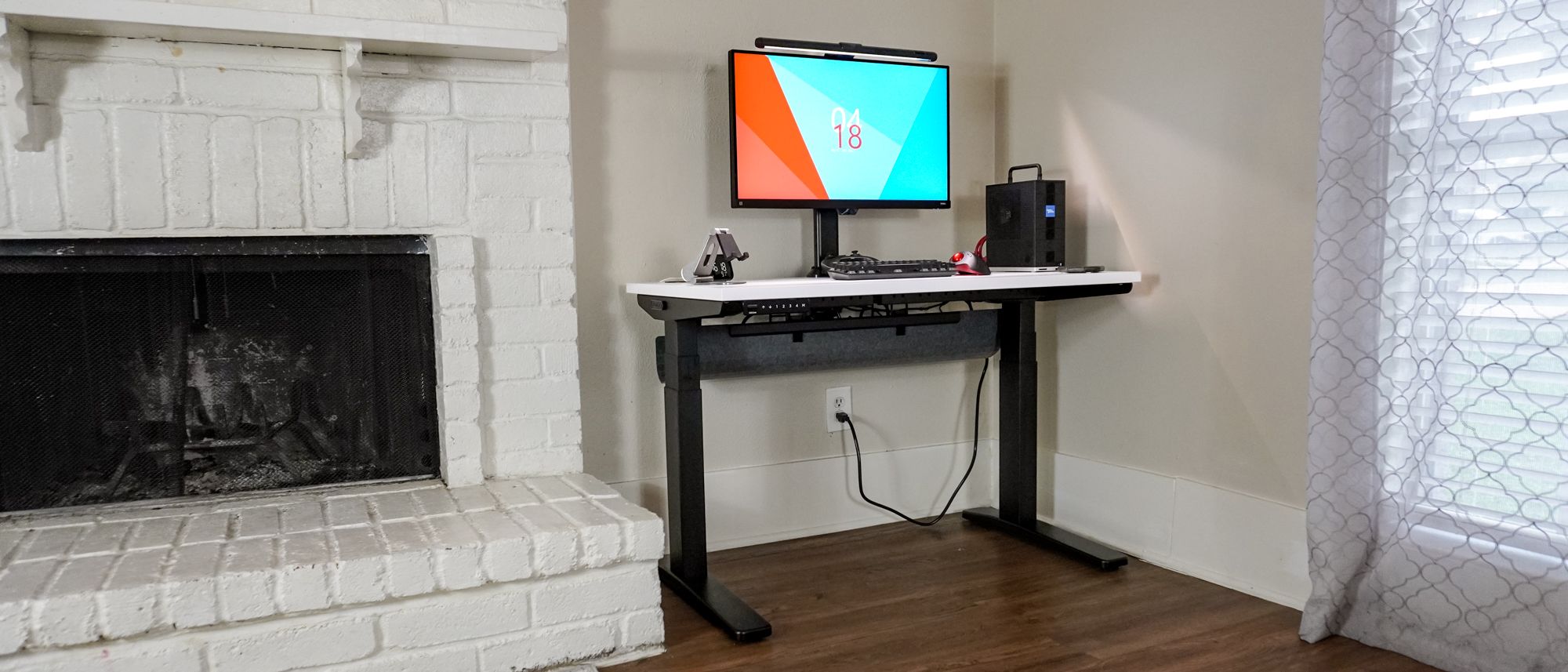 I spent a month testing the new Uplift V3 standing desk and it’s the ...