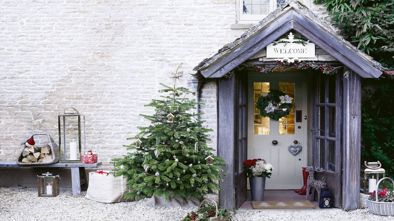 Christmas window decor ideas to bring the festive spirit | Ideal Home