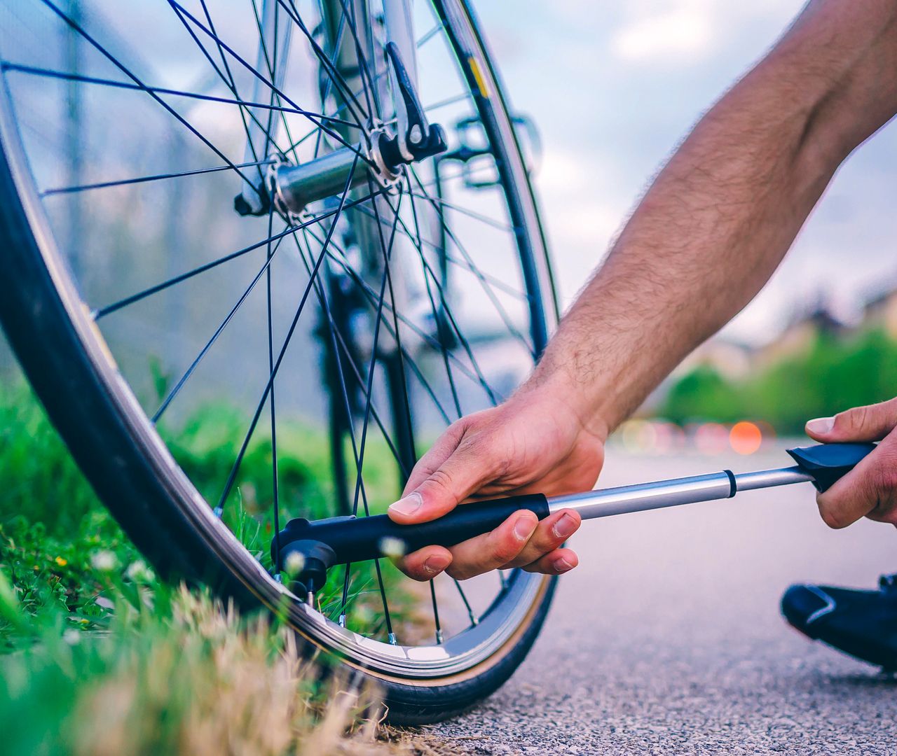 How to fix a bike puncture and mend an inner tube | Cycling Weekly