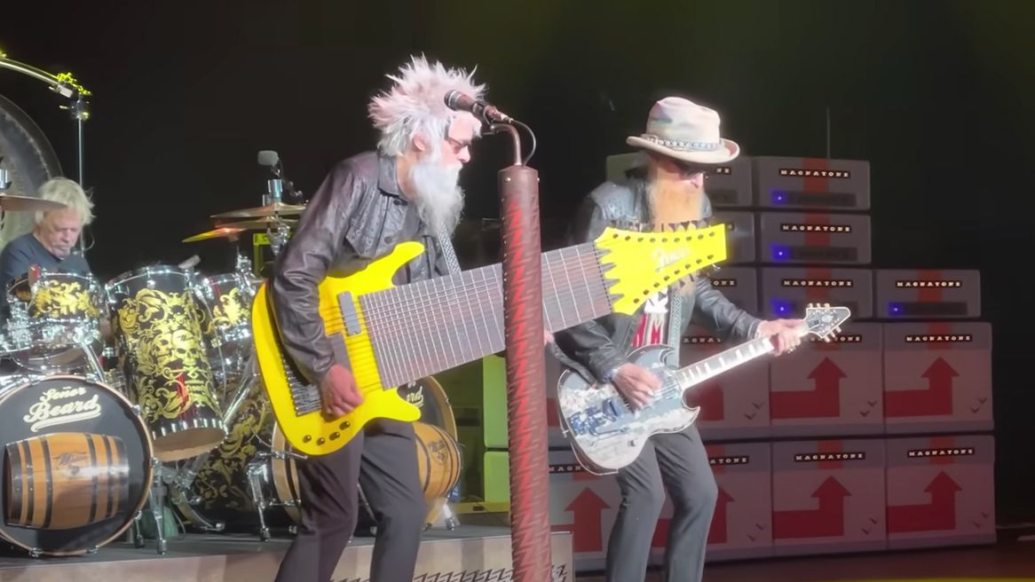 ZZ Top perform Got Me Under Pressure with a 17-string bass guitar ...