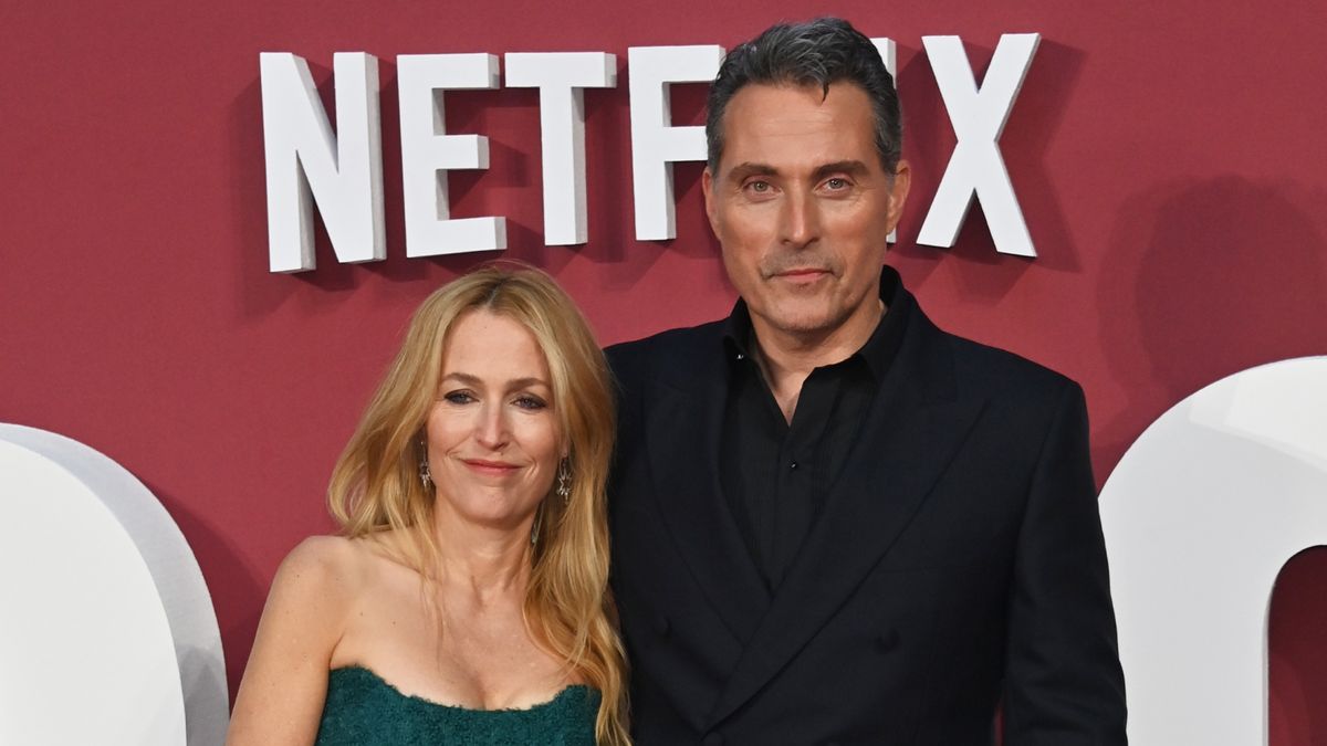 How Did Rufus Sewell Transform Into Prince Andrew For 'Scoop'? Gillian ...