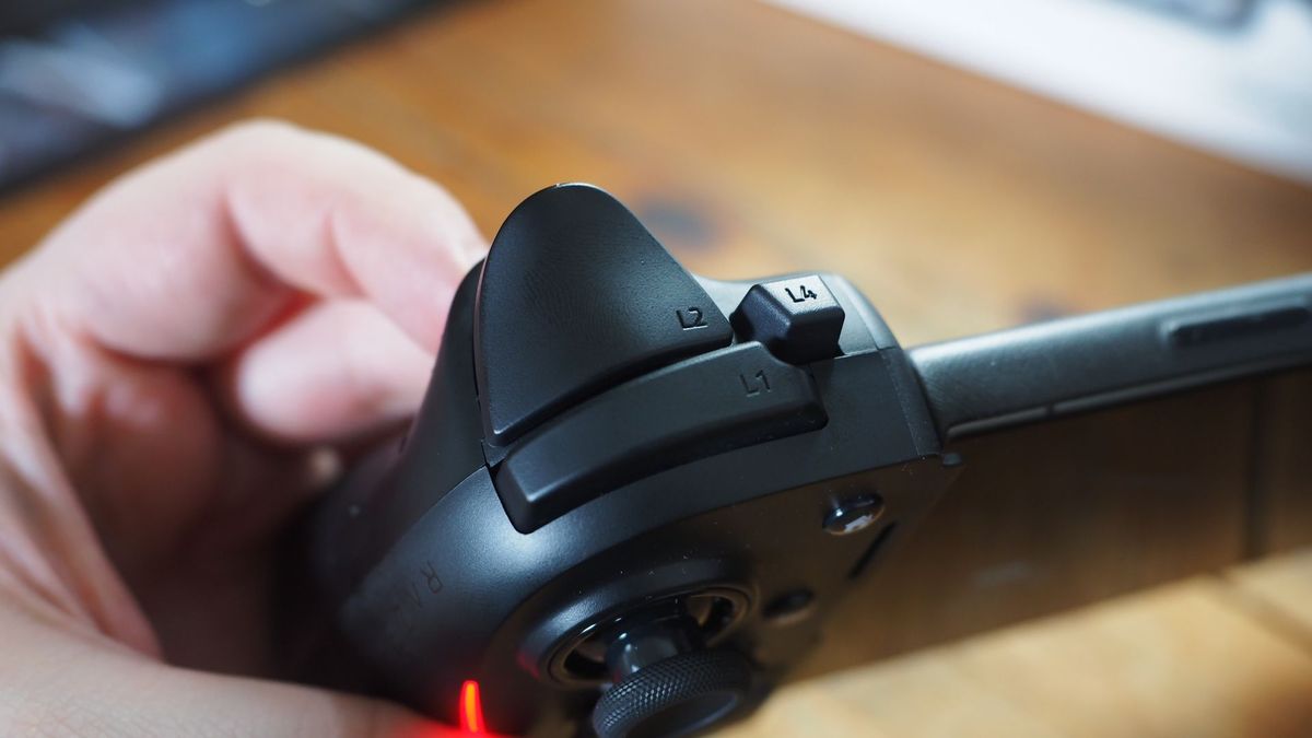 'Razer Kishi Ultra' review: An opulent mobile gaming controller with a ...