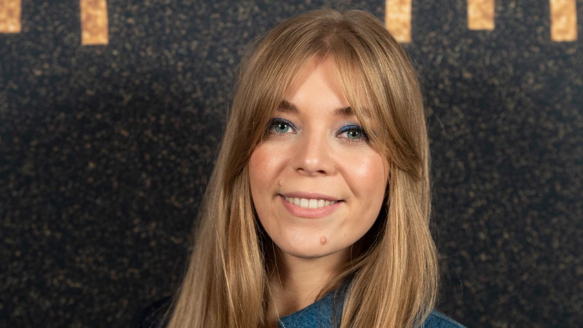 Pop star Becky Hill engaged to boyfriend Charlie after Maldives ...