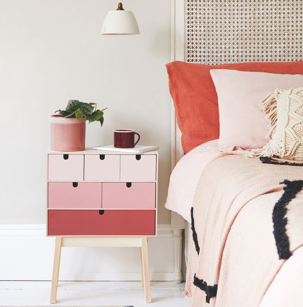 Bedside table ideas - make a big difference with this small item ...