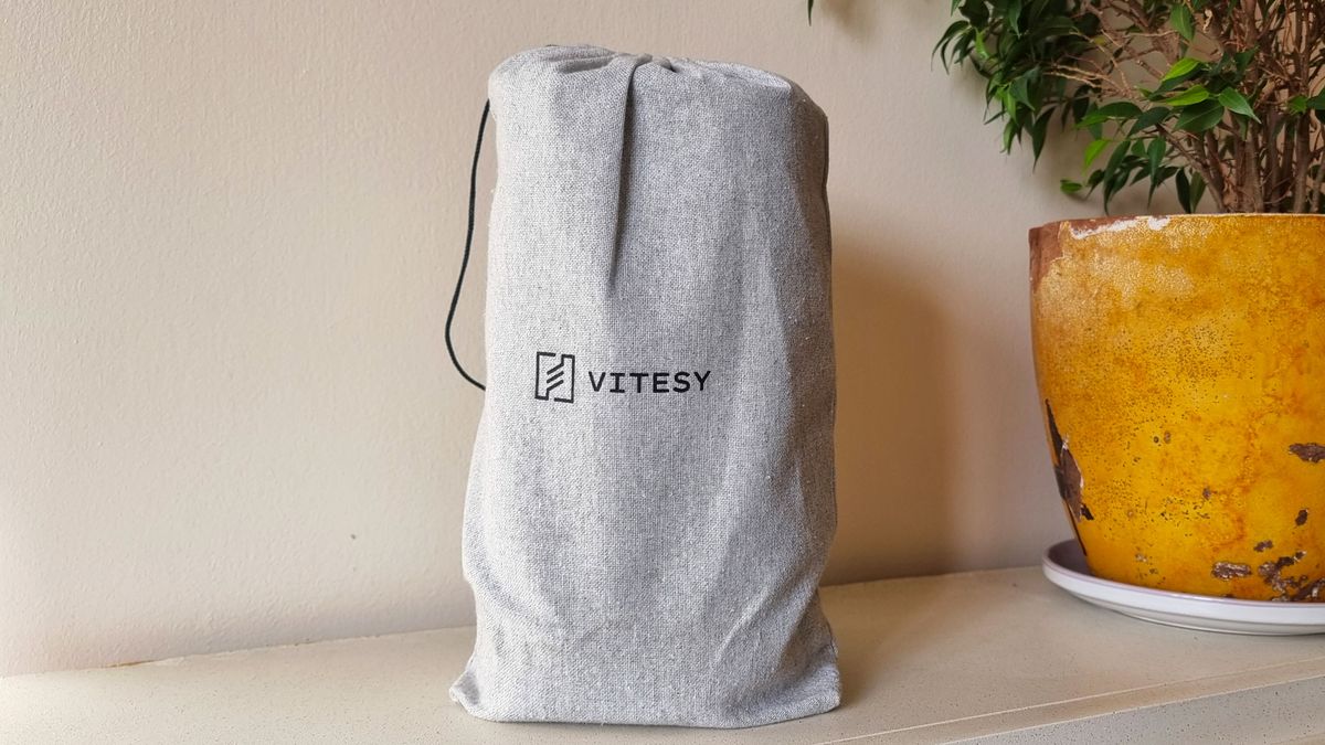 Vitesy Eteria personal air purifier review: Filterless appliance for ...