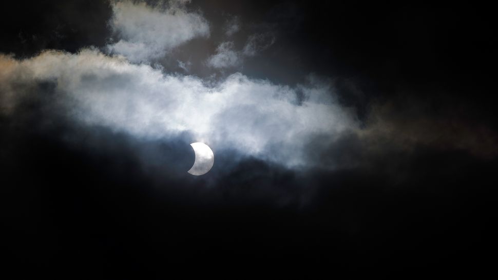 Solar eclipse 2024: 8 things to watch for during totality | Live Science