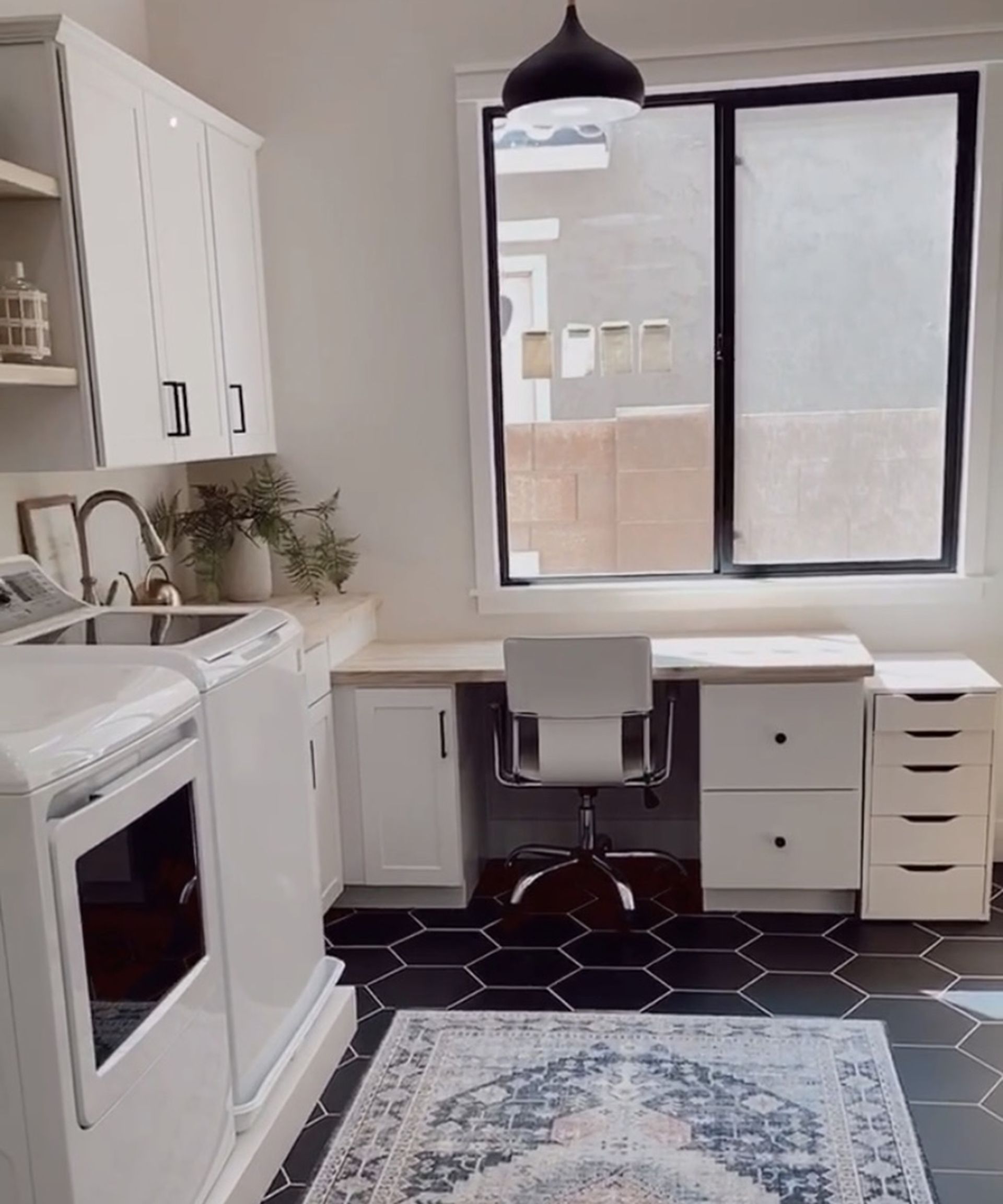8 pro tips for wallpapering around awkward objects | Real Homes