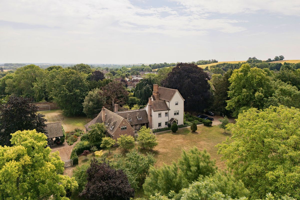 A 500-year-old house with Soho House-style interiors, Chelsea gold ...