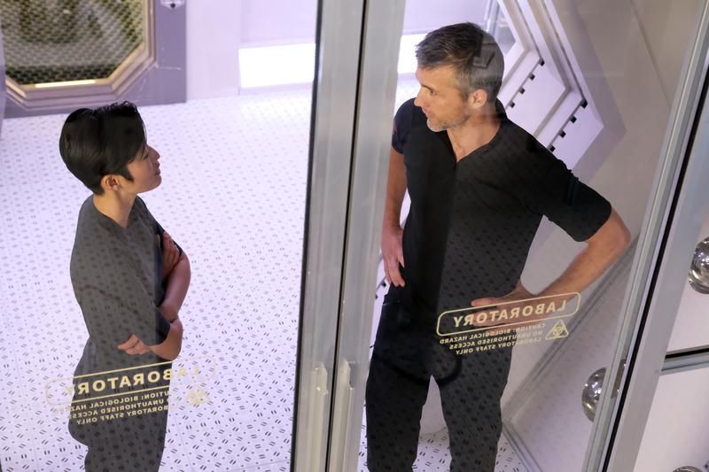 'Mars' Finale Tonight Wraps Season 2 with Terror and Tragedy on the Red ...