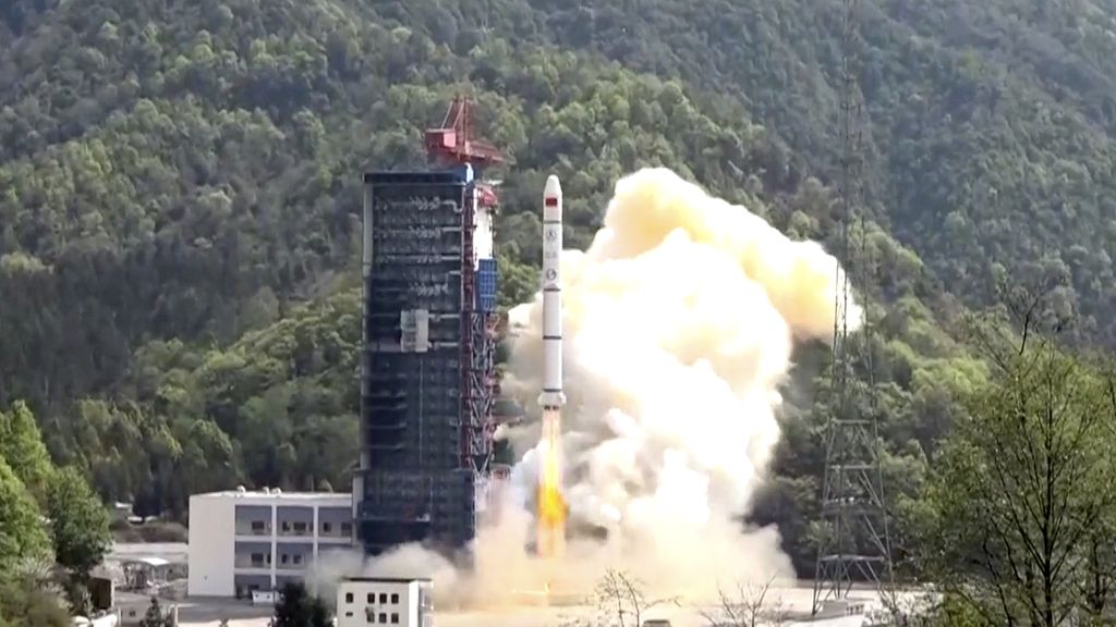 China's Long March 2C rocket launches military surveillance satellites ...