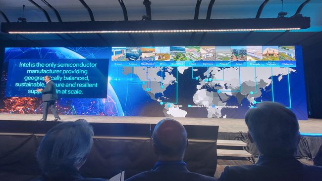 Intel puts 1nm process (10A) on the roadmap for 2027 — also plans for ...