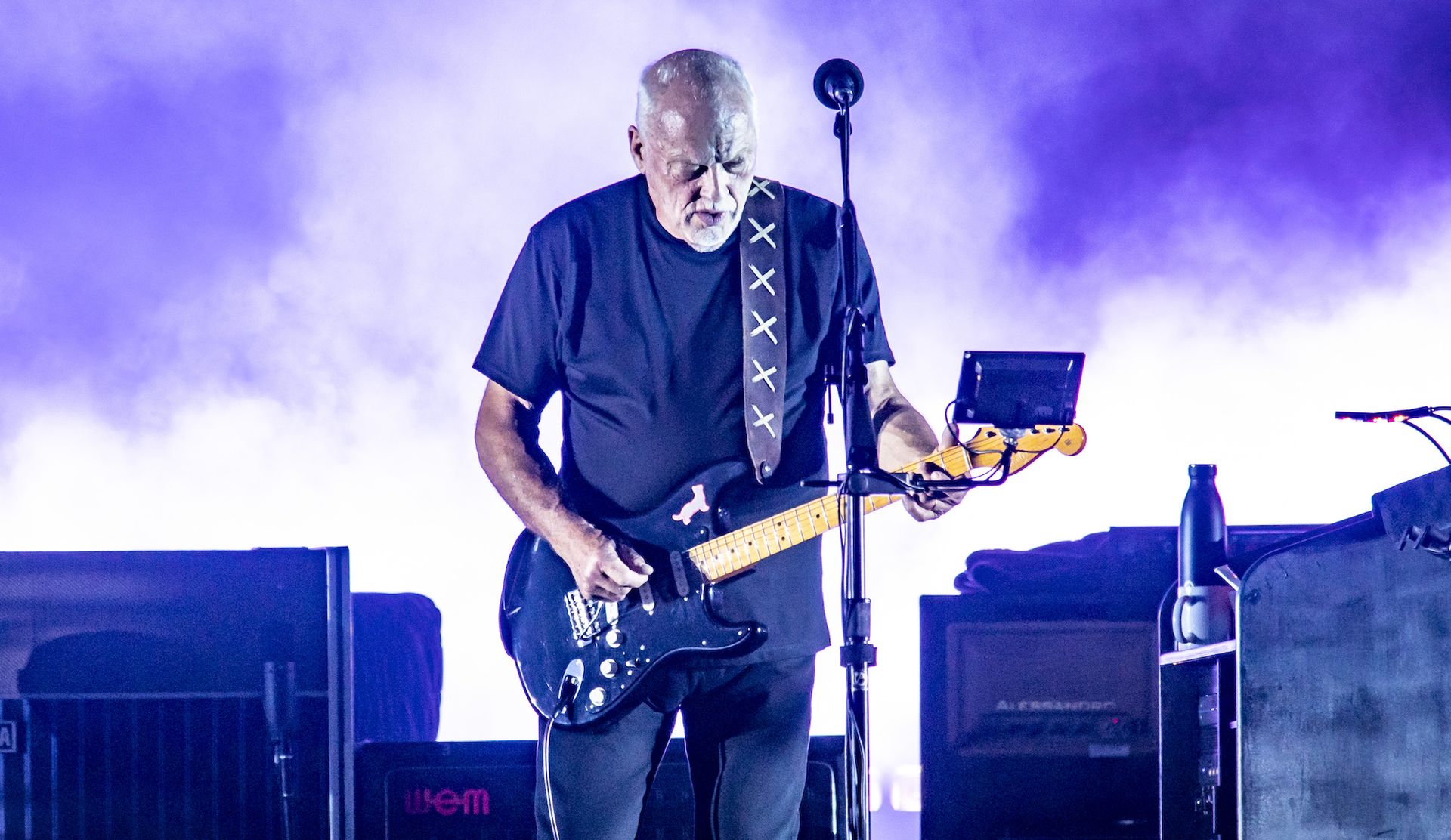 David Gilmour uses a 30-year-old Zoom multi-FX for his demos | Guitar World