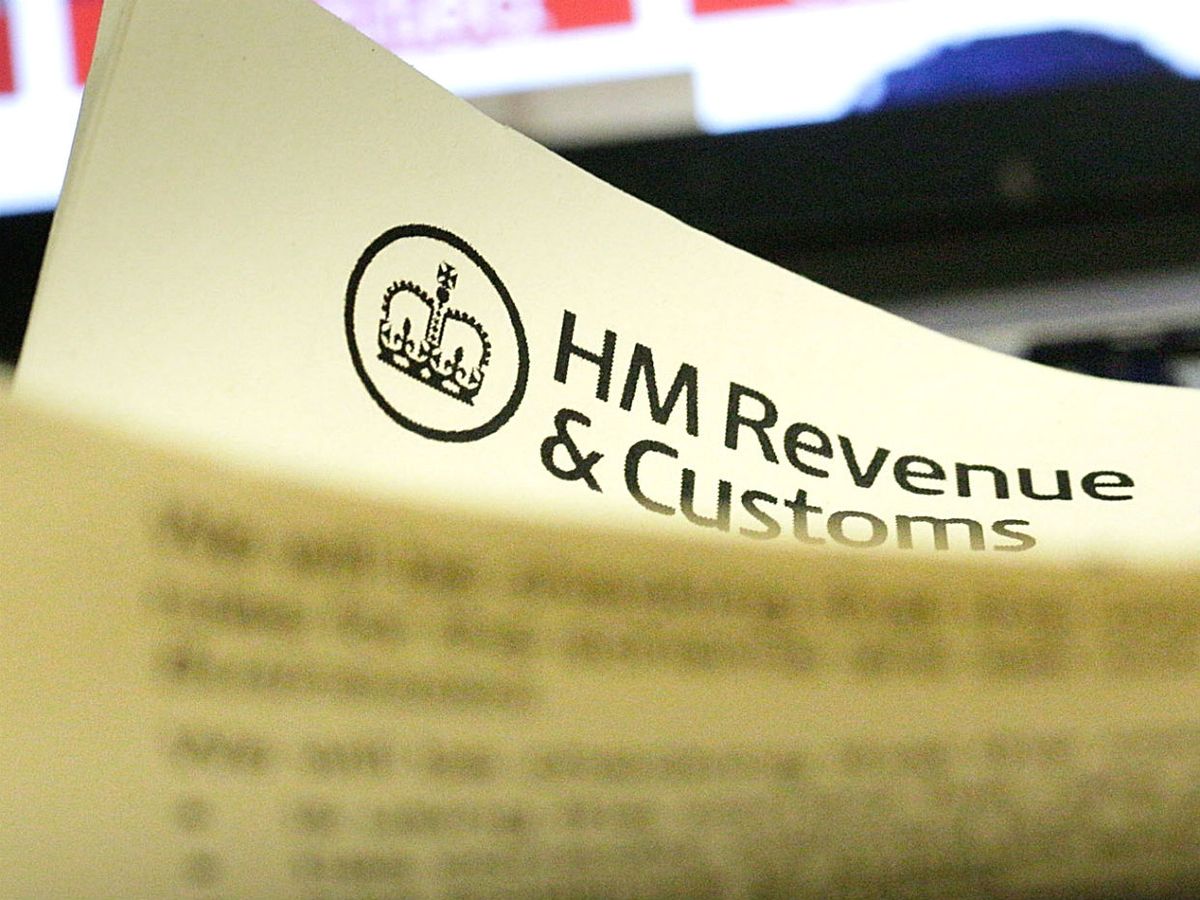 HMRC phone line 'in chaos' ahead of tax return deadline | The Week