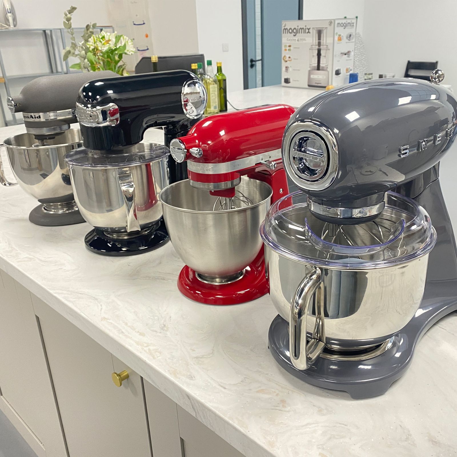 KitchenAid Artisan vs Kenwood kMix Stand Mixer, which is better ...