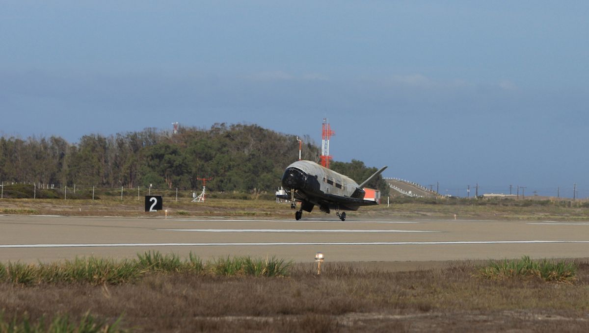 X-37B Military Space Plane Lands After Record-Shattering Secret Mission ...