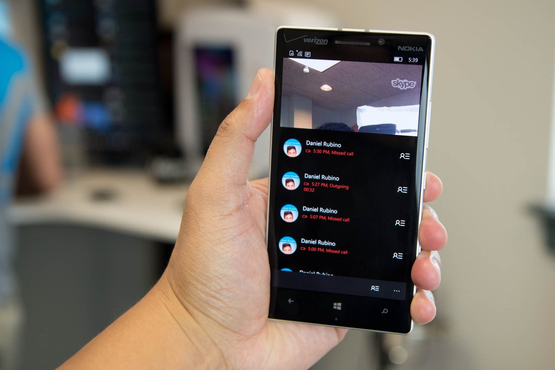 Microsoft updates Messaging app with new Skype Messaging feature for ...