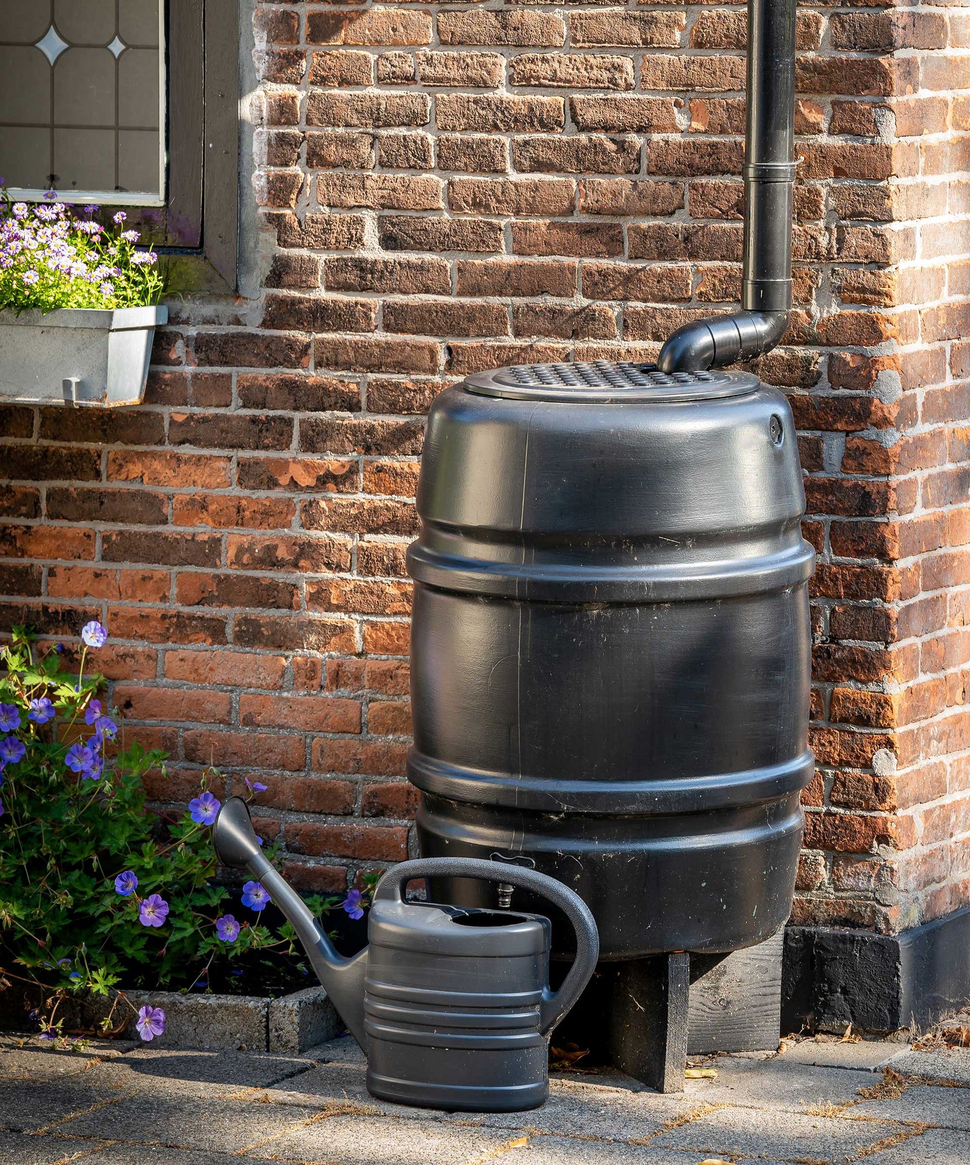 How to winterize a rain barrel – experts reveal 4 easy steps | Homes ...