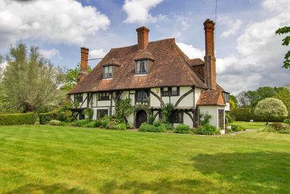 A 600-year-old Kent mansion that was the happy refuge of a King in ...