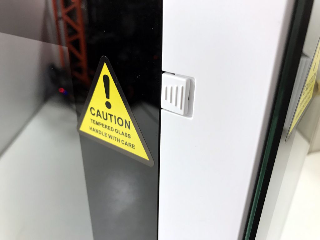 iBUYPOWER Snowblind Review: Translucent Screen on the Side | Tom's Hardware