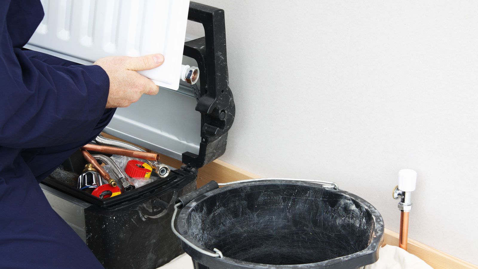 How to remove a radiator and dispose of it correctly | Homebuilding