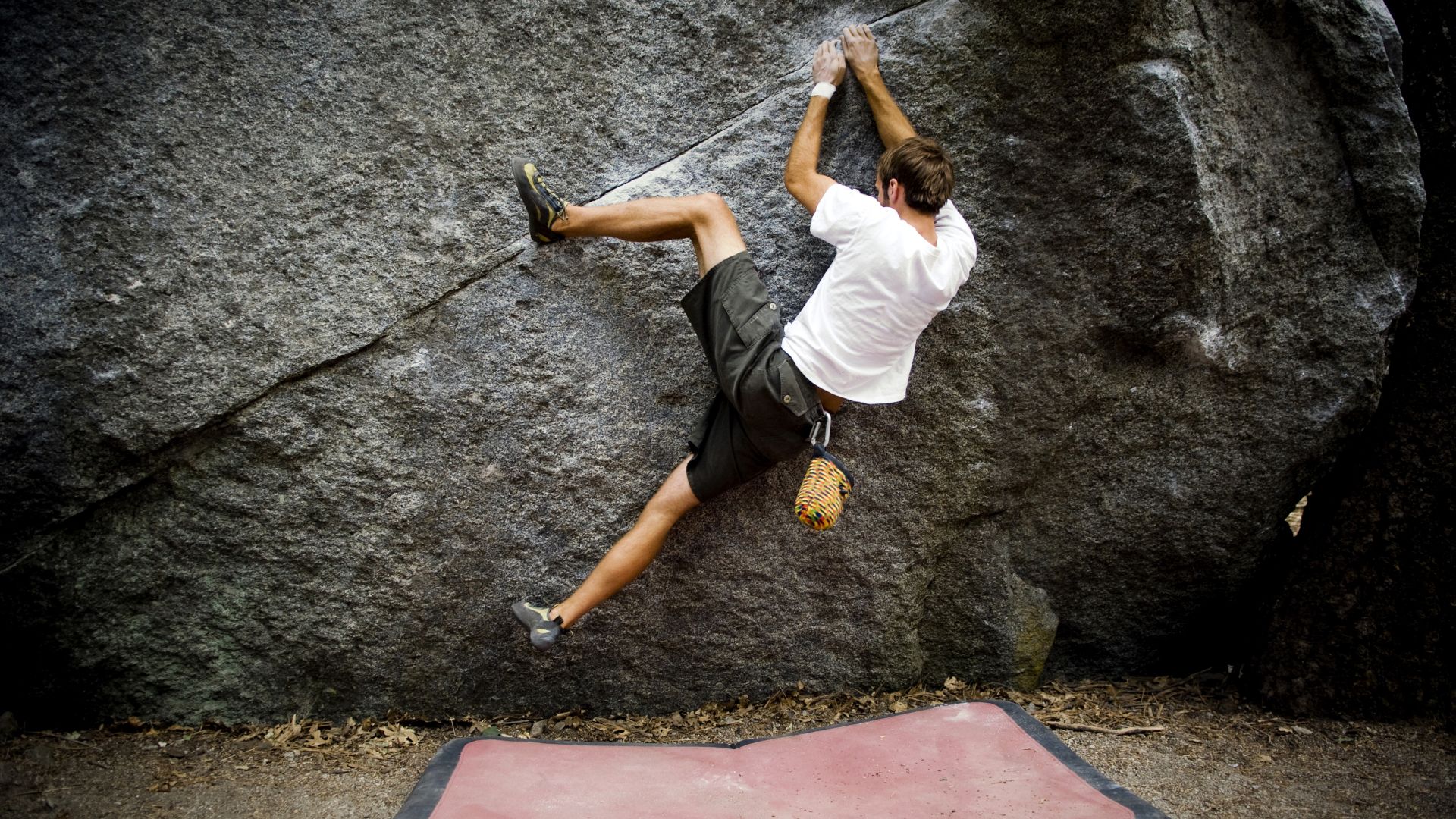 What is bouldering? A beginner's guide to rope-free climbing | Advnture