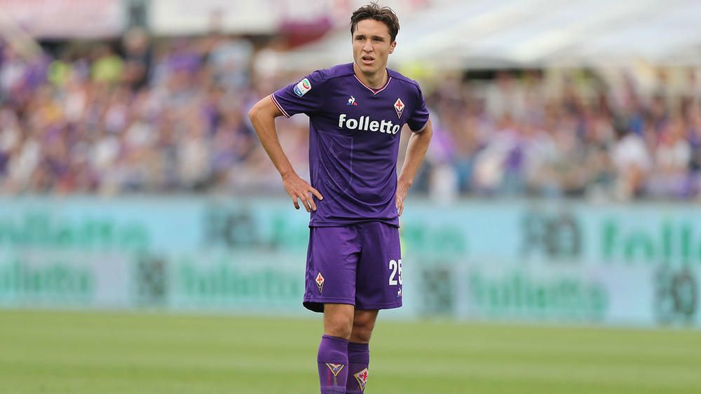 Roma and Napoli target Chiesa to stay at Fiorentina, claims father ...