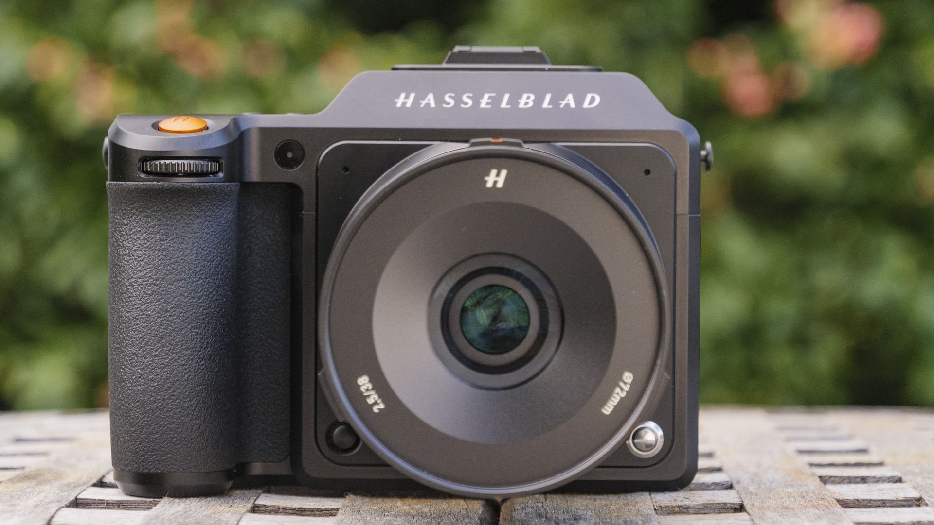 I tested Hasselblad’s 100MP camera and it made my full-frame Nikon look ...