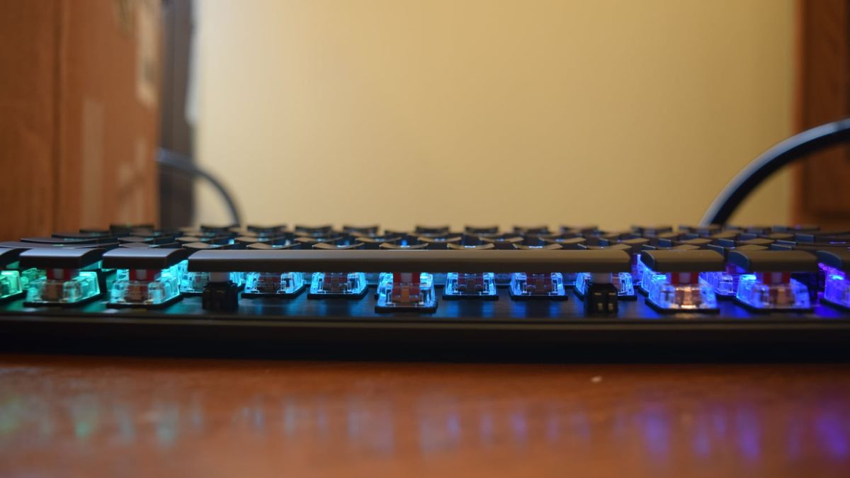 Roccat Vulcan TKL Pro Gaming Keyboard Review: Optical Titan | Tom's ...