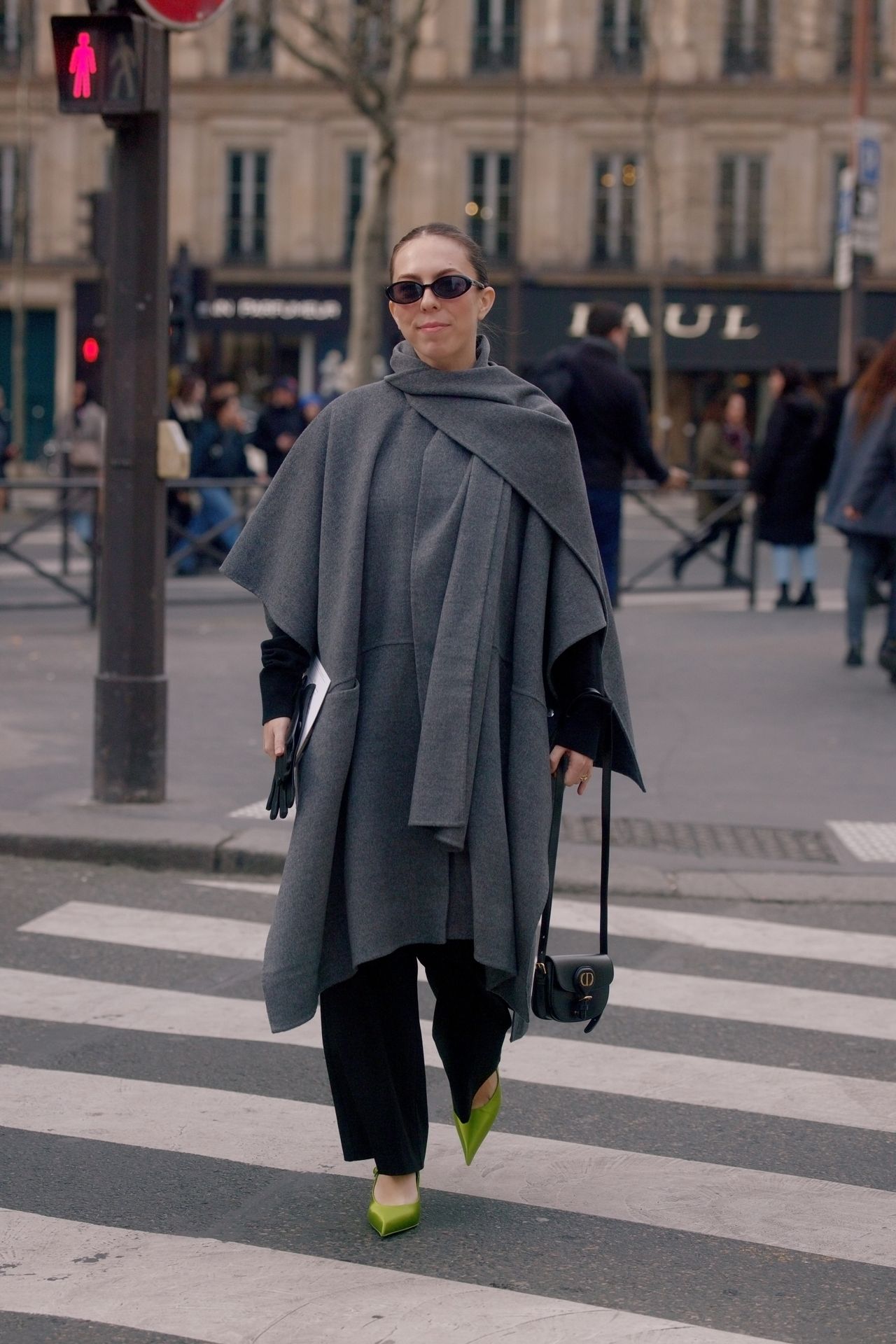 Alexa Chung and Paris Fashion Week Attendees Can't Stop Styling the ...