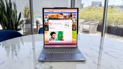 I went hands-on with Lenovo's new all-in-one PC and it beats the iMac ...