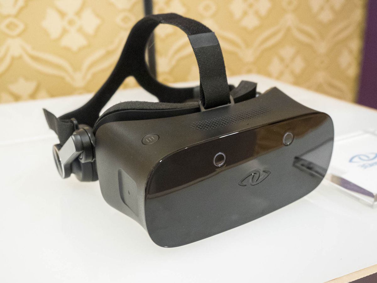 These are the first Windows Holographic VR headsets from HP, Dell, and ...