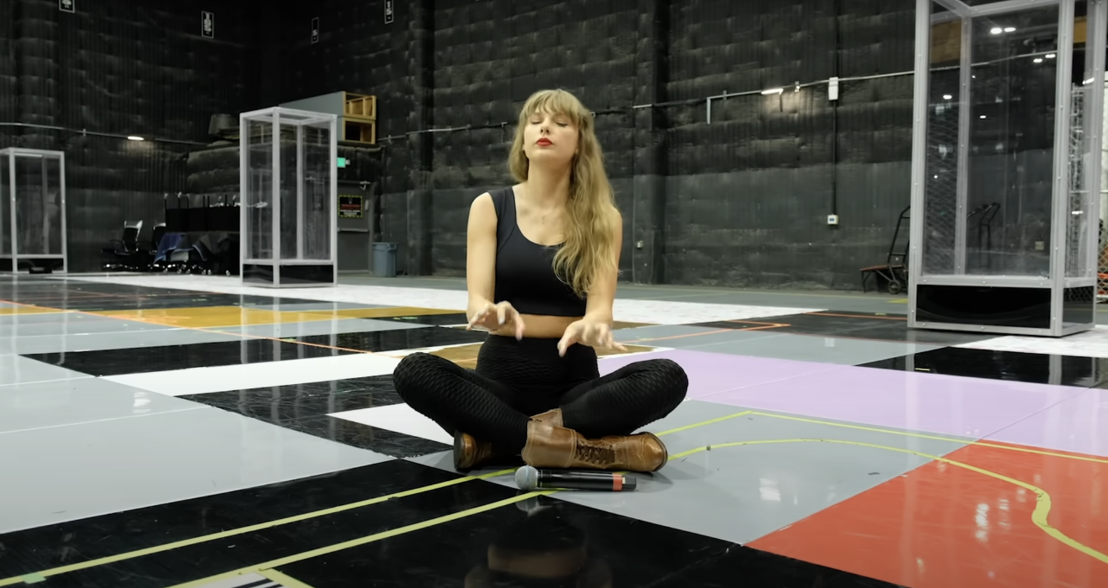 Taylor Swift Revives the Viral "Butt Leggings" Trend in New Music Video ...
