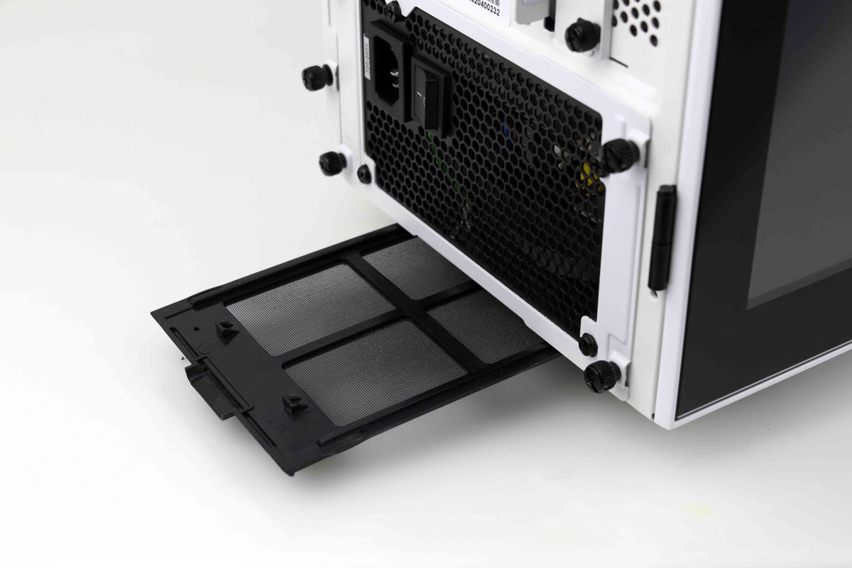 iBuypower Snowblind Element Extreme PC Review - Tom's Hardware | Tom's ...