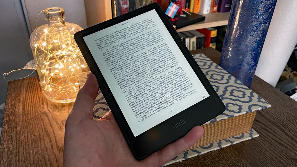Amazon Kindle vs Kindle Paperwhite: Which Amazon ereader should you buy ...