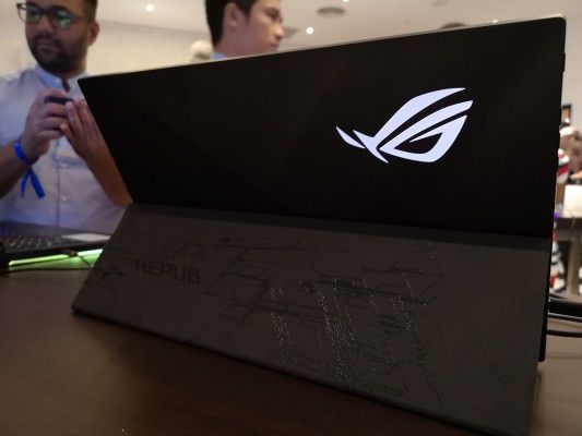 Asus' ROG Strix XG17 is the First 240Hz Portable Gaming Monitor ...