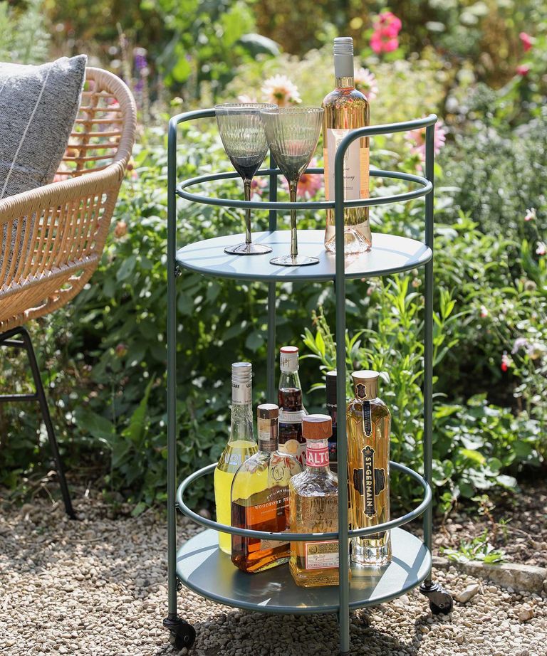 Drink station ideas for outdoor parties: 11 chic setups | Gardeningetc