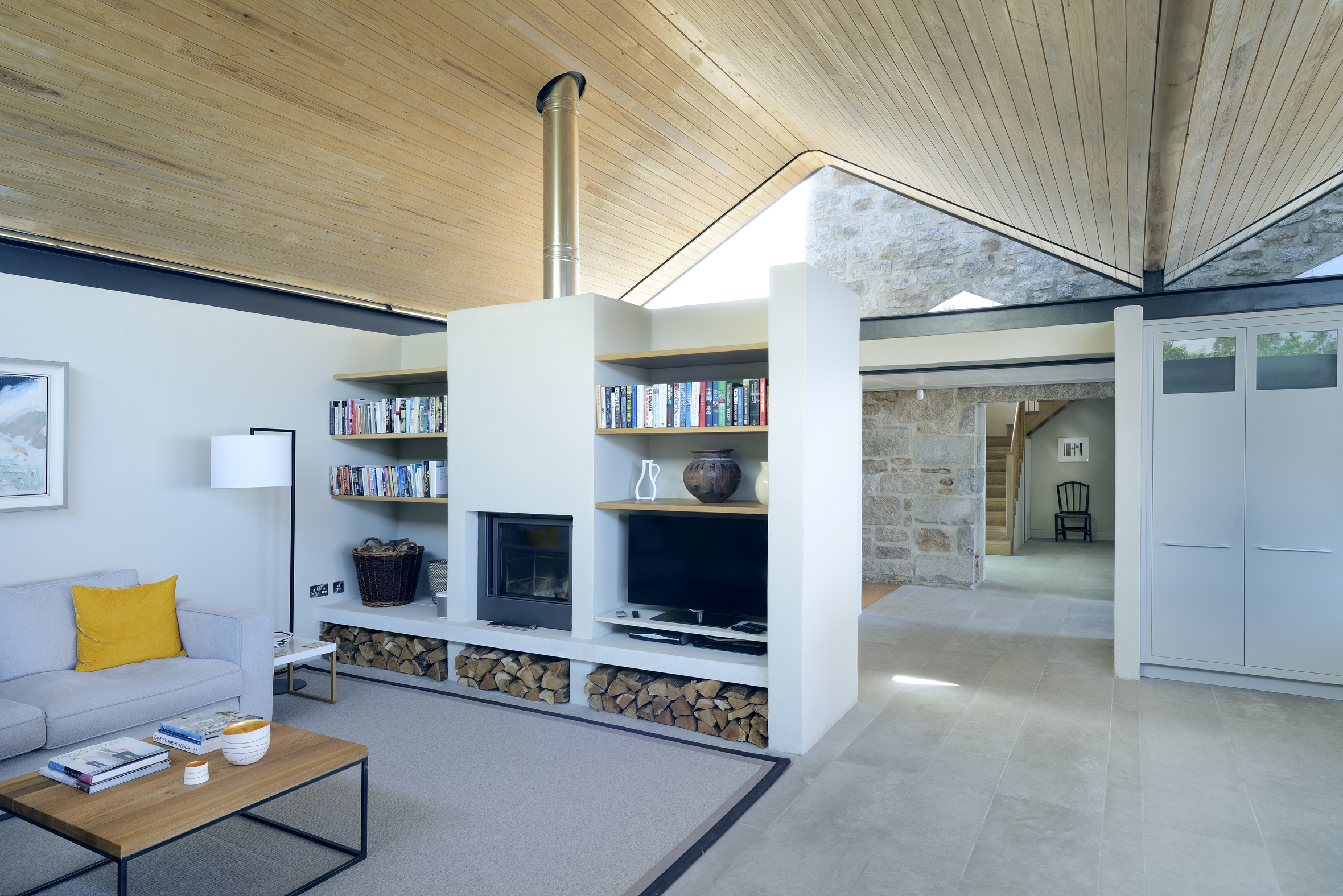 Log Store Ideas: Creative Storage for Your Home and Garden | Homebuilding