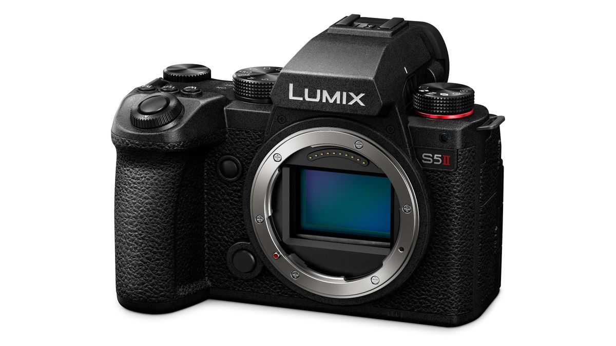 Panasonic Lumix S5 II vs Canon EOS R6 II | Digital Camera World